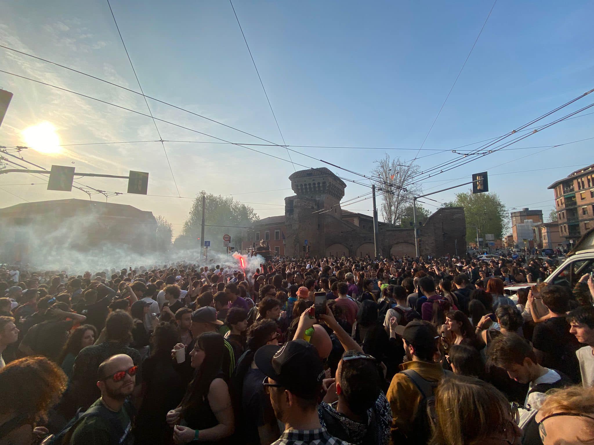 In migliaia tornano a protestare in tutta Italia per il decreto anti ...