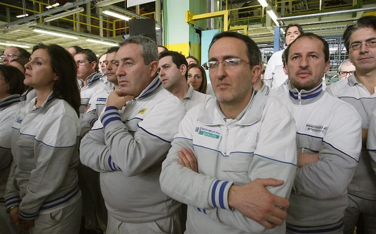 Un operaio dovrà lavorare mille anni per guadagnare quanto il capo di ...