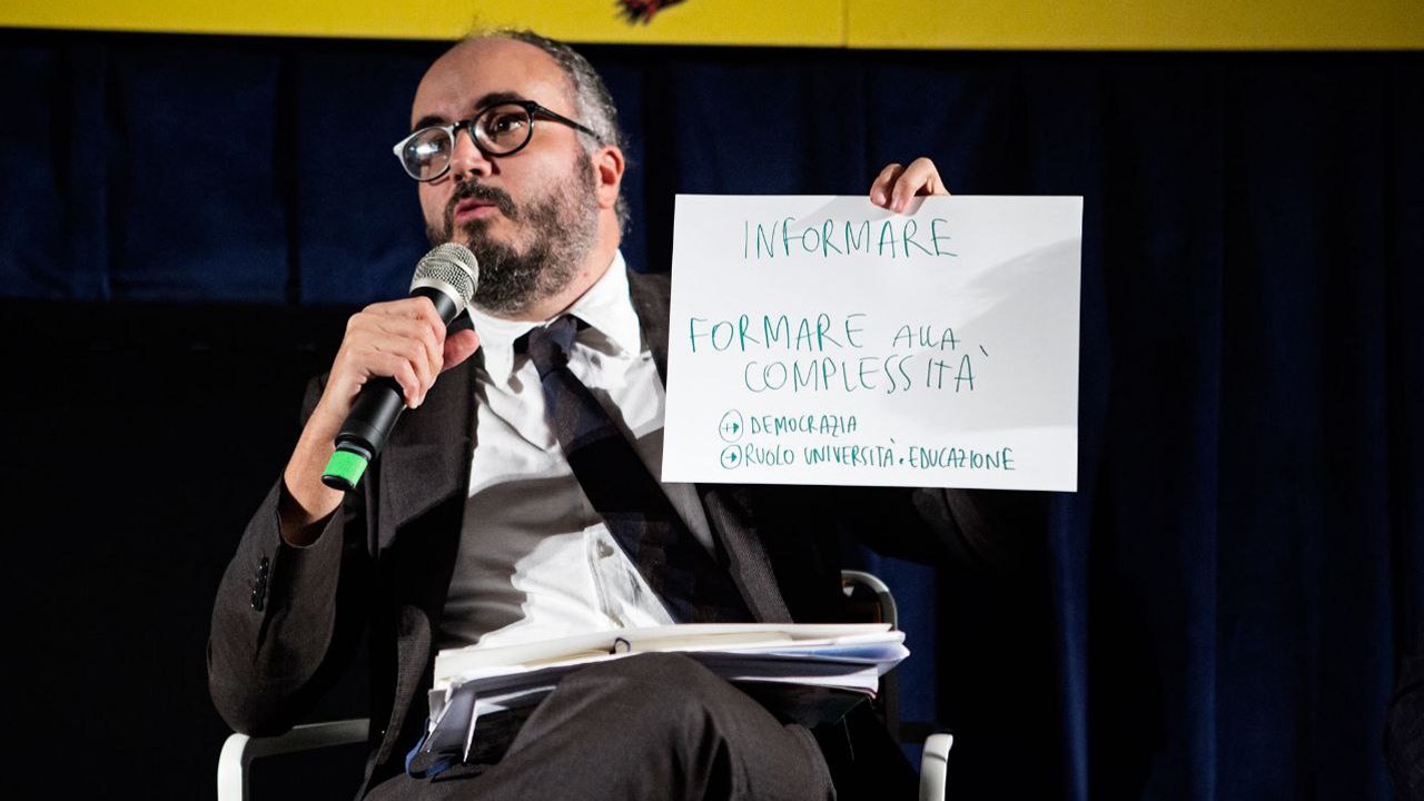 Criticò Valditara: lo scrittore Christian Raimo sospeso dall ...