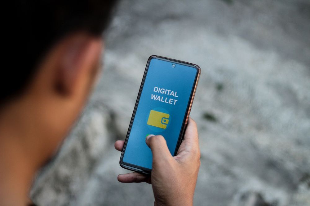 IT-Wallet, via libera da oggi in Italia a patente e tessera sanitaria ...